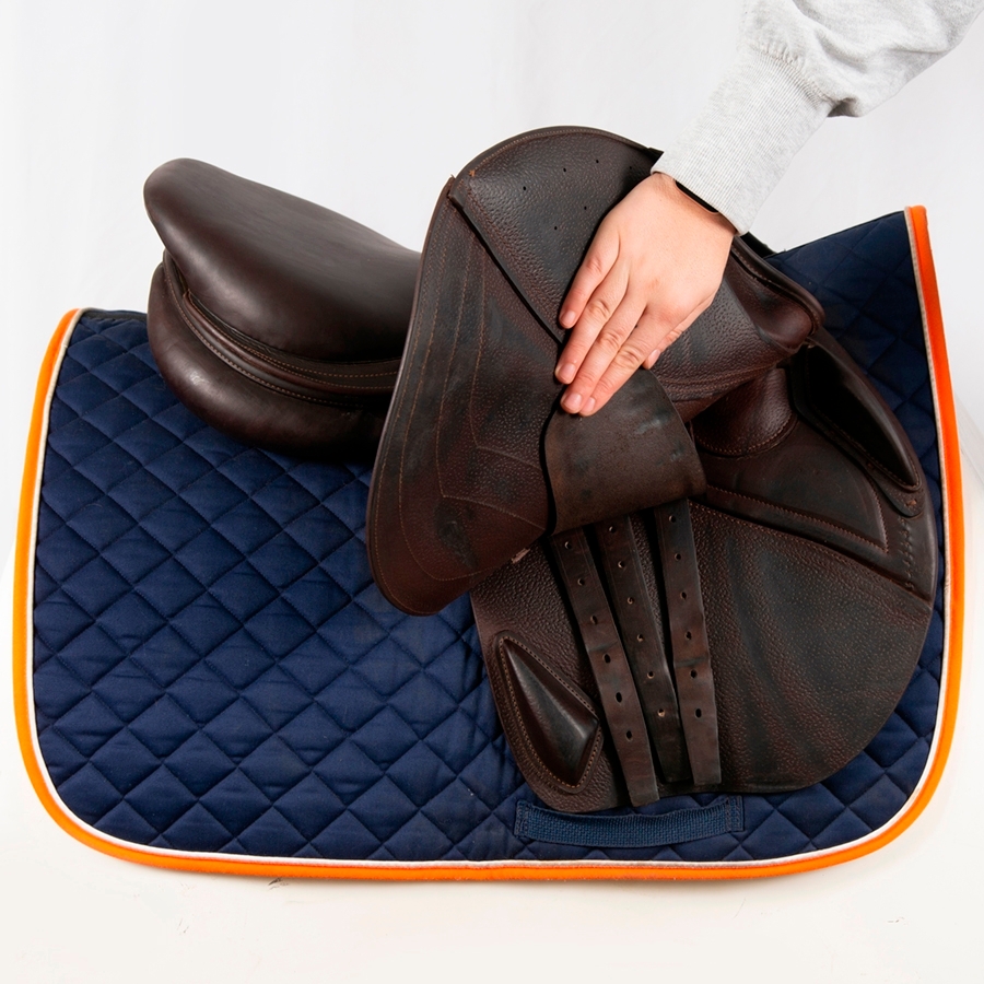 CWD 17.5 CWD SE01 Saddle Medium Tree 2018 Jumping Close-Contact at ...