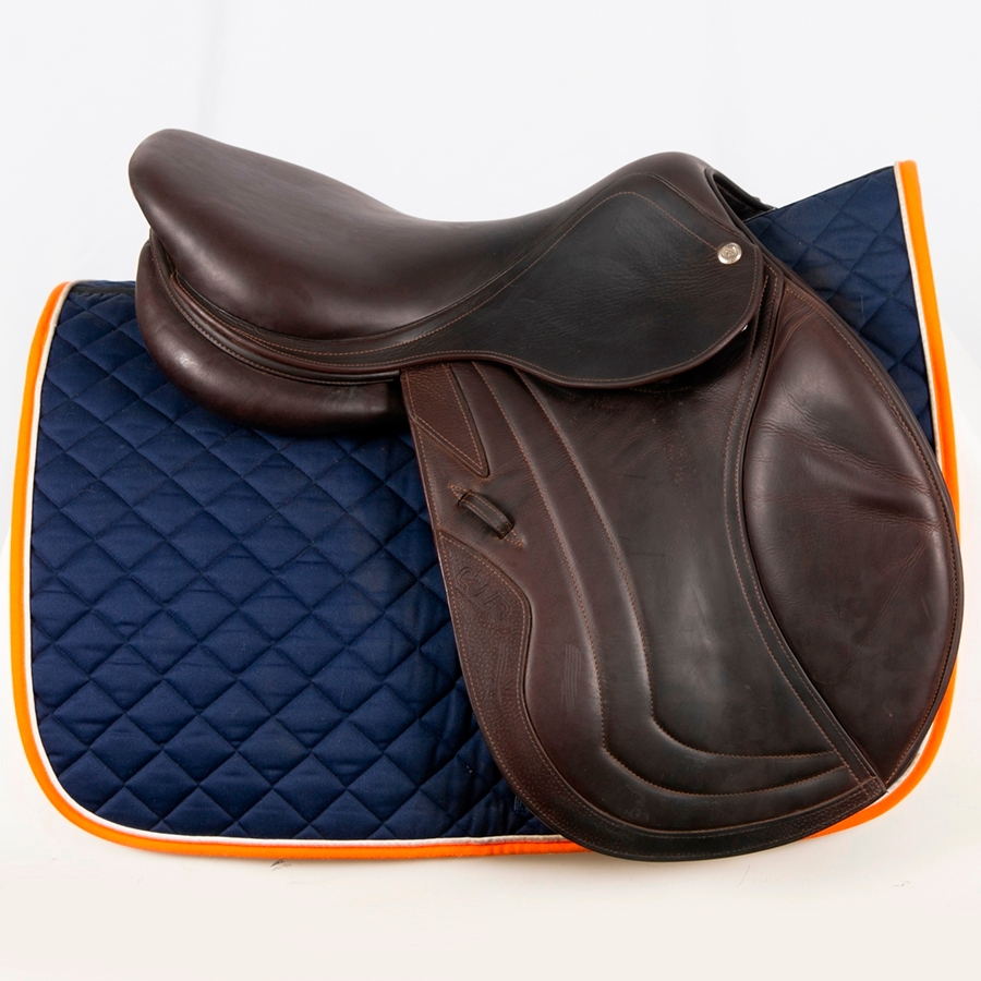 CWD 17.5 CWD SE01 Saddle Medium Tree 2018 Jumping Close-Contact at Chagrin Saddlery Main