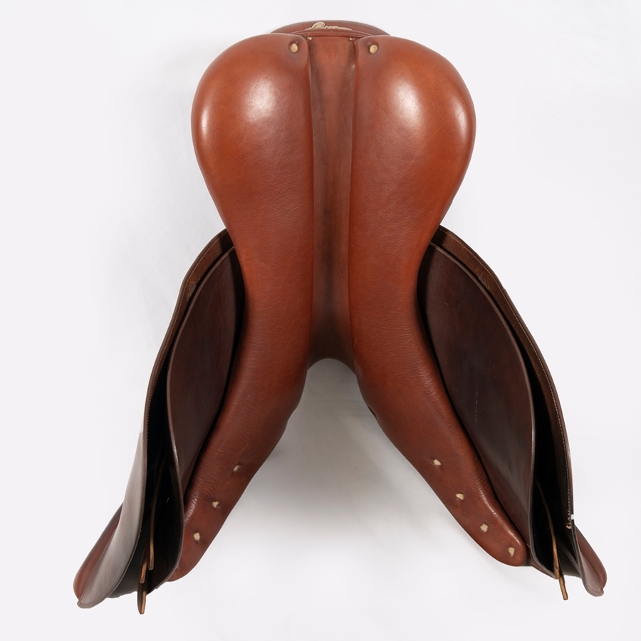 Pessoa Saddles 17.5 IN Pessoa Amo Saddle Medium Tree Jumping Close-Contact at Chagrin Saddlery Main