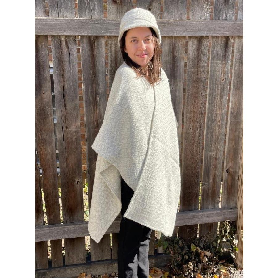 Branigan Weavers Irish Cape Ruana (Dove and Cream) Clothing Capes ...