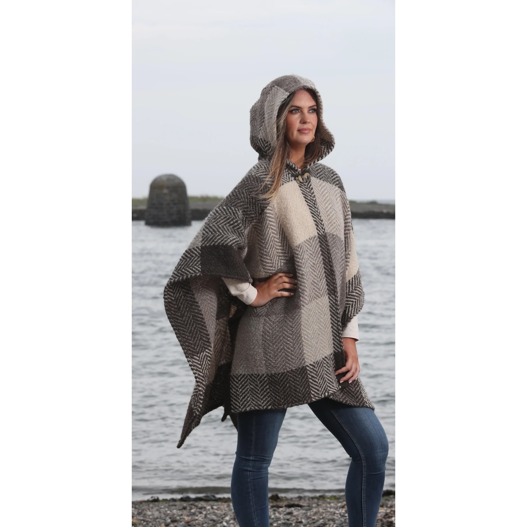 Branigan Weavers Irish Hooded Cape Sarah (Buffalo Multi Brown) Clothing ...