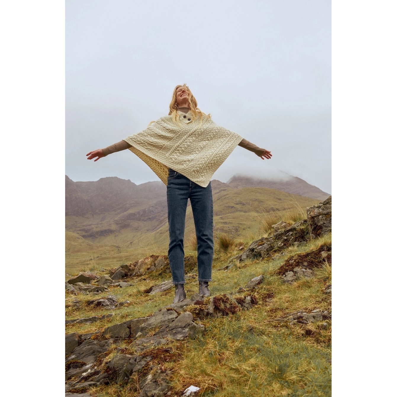 Aran Woollen Mills Irish Buttoned Poncho (White) Clothing Capes Shawls ...