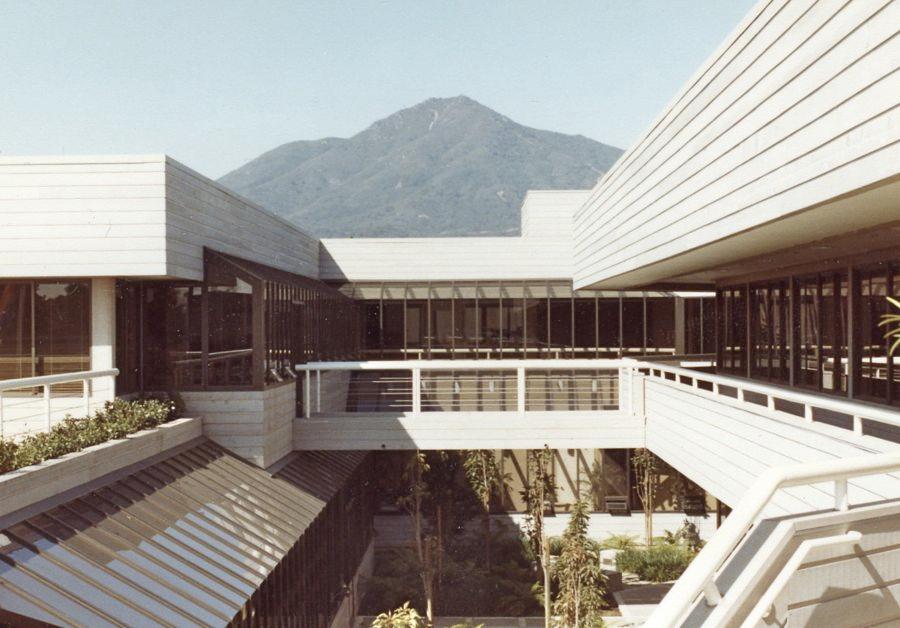 A Small Office Building Circulation Courtyard